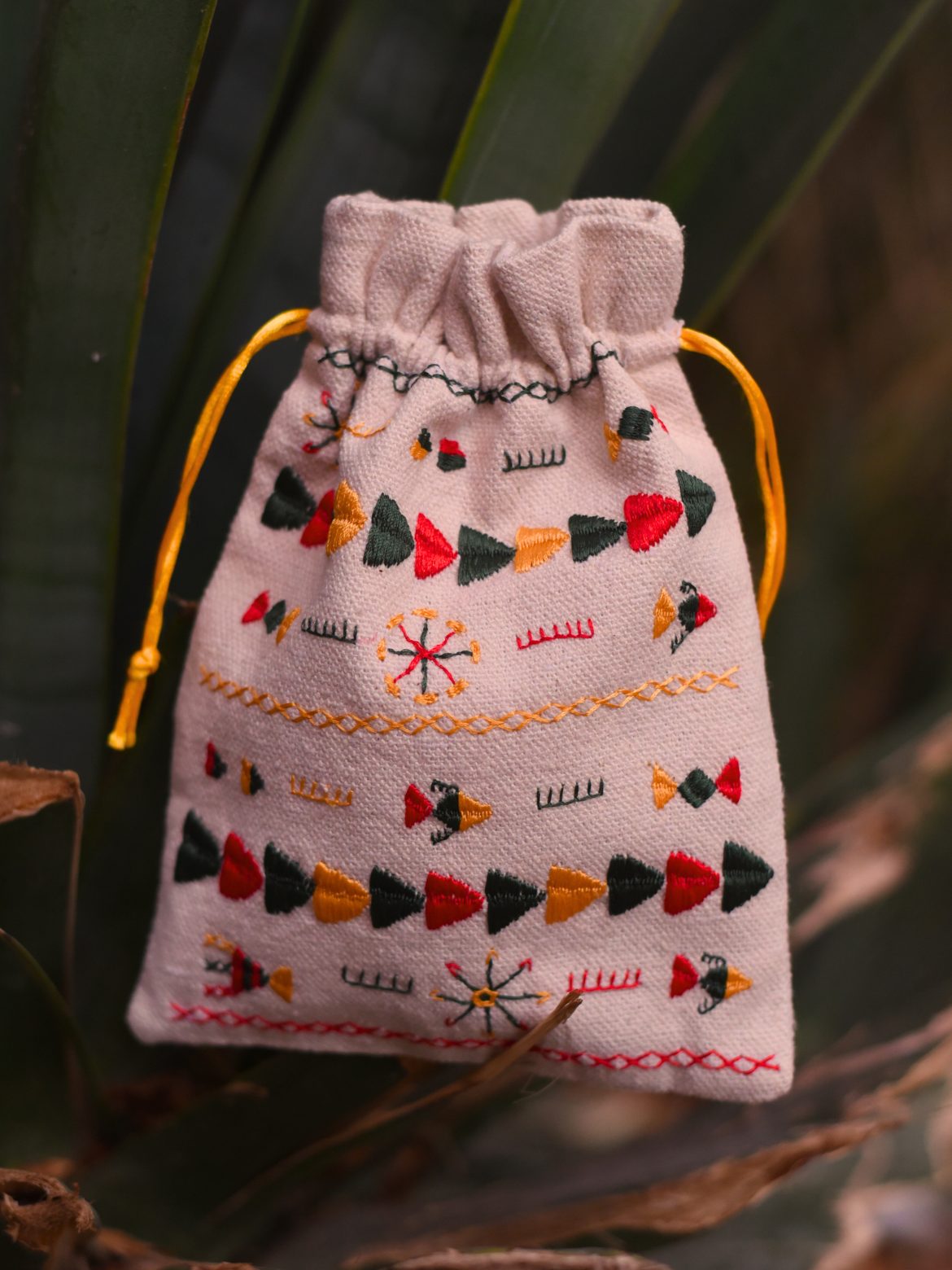 Siwan Motifs Embroidered Drawstring Bag - Acacia siwa